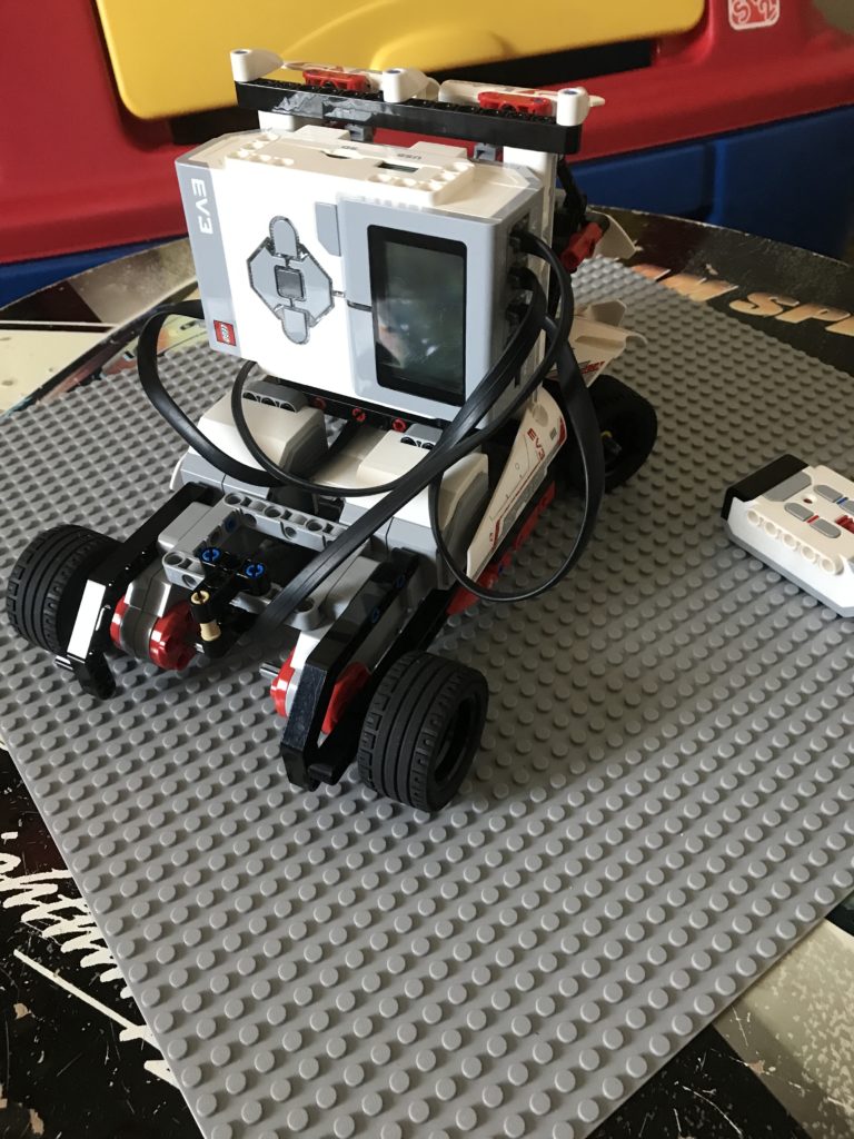 Lego Mindstorms EV3 Race Truck - 1 - RileyTracy.com